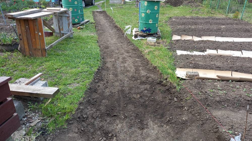 Укладка тротуарной плитки своими руками. Часть 1 - подготовка грунта.