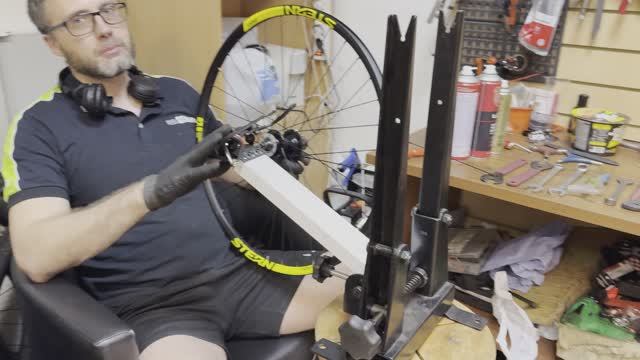 Станок для сборки колес Bike Hand YC-512-NB