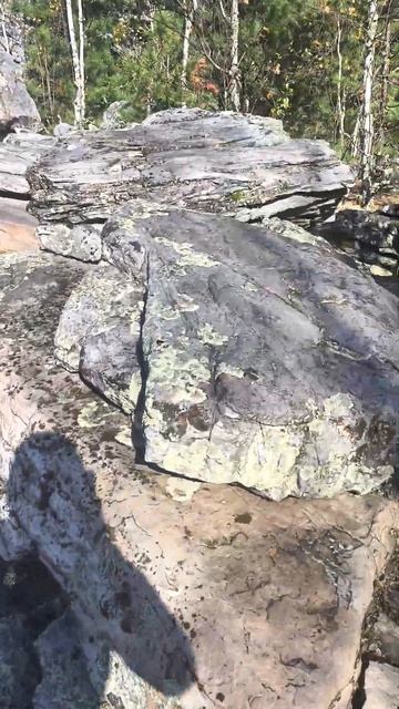 Скалы Корабль, наверху #горы #тагил #туризм #урал #отдых #природа #красота #скалы #пещера #корабль