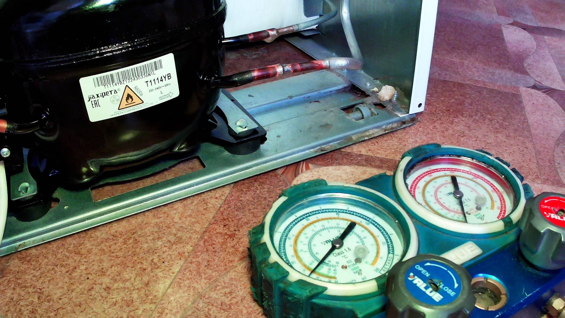 Замена компрессора на холодильнике Indesit