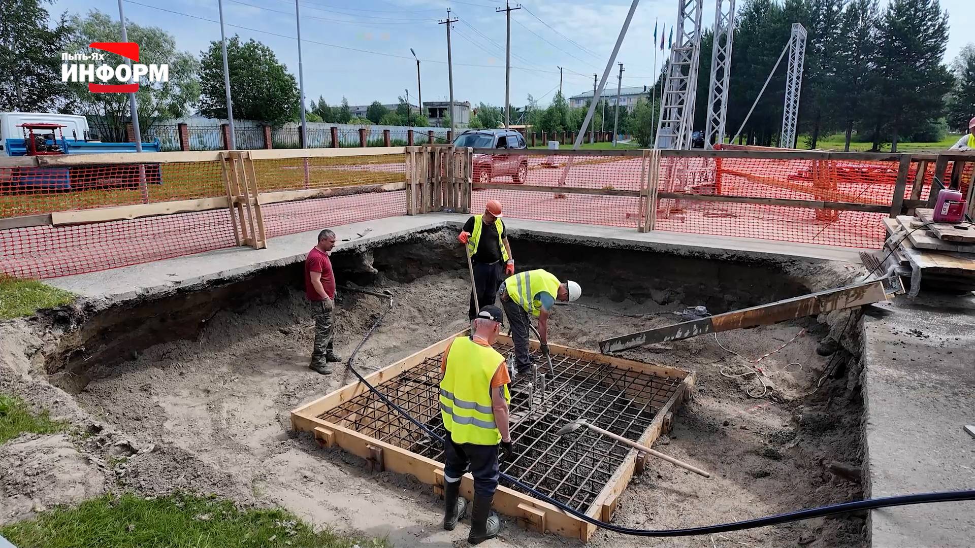 Жители Пыть-Яха благодарны ООО «ЭКОТОН» по установке флагштока