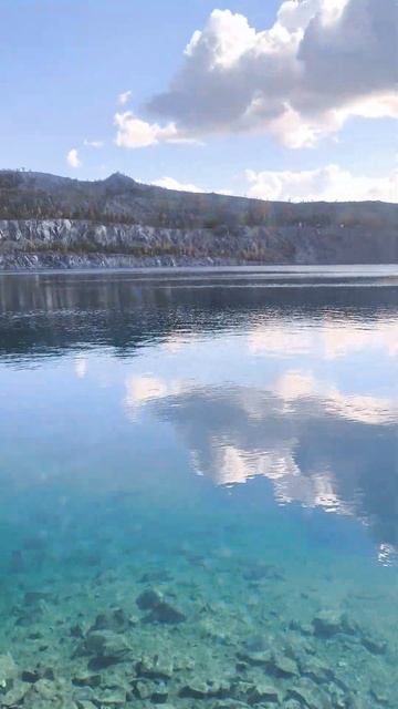 У воды. Лазурный #карьер #тагил #горы #озеро #природа #туризм #урал #красота