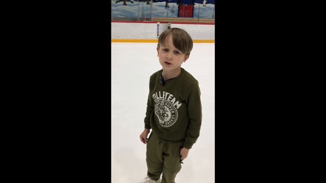 Фитнес на коньках. Качаем переднюю поверхность бедра.