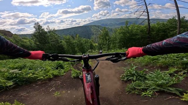 Базайская видовка, спуск. Торгашинский хребет, Красноярск.