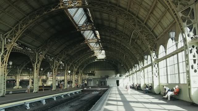 На Витебском вокзале в Санкт-Петербурге.