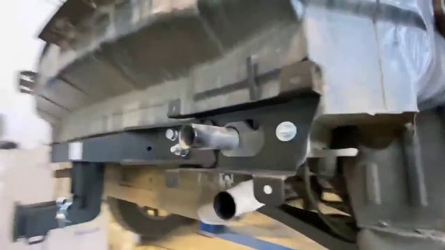 Распаковка и установка фаркопа на Geely Atlas