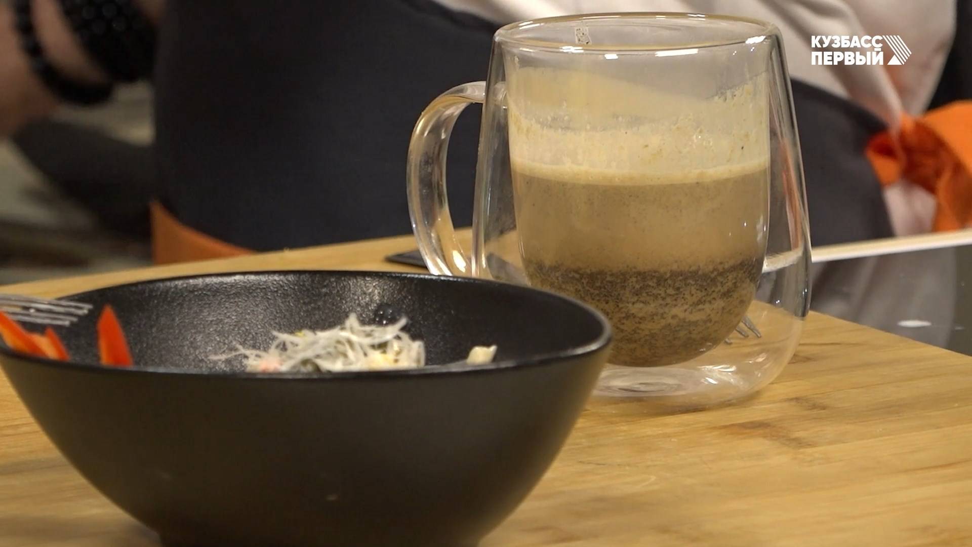 Готовим с Дикраном. Макаронный салат и раф кофе с халвой