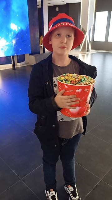 Ведро попкорна из кинотеатра Космопорт