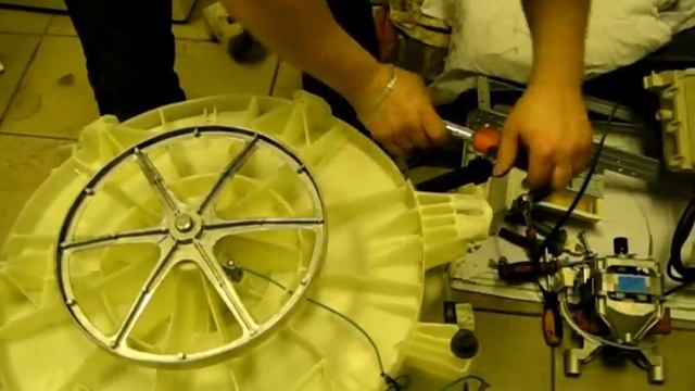 Ремонт стиральной машины Самсунг, Samsung разборка бака замена крестовины