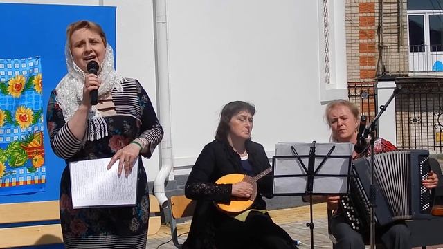 Белый цветок - Пасха 2016.  Поёт Татьяна Владимировна Рогачёв.