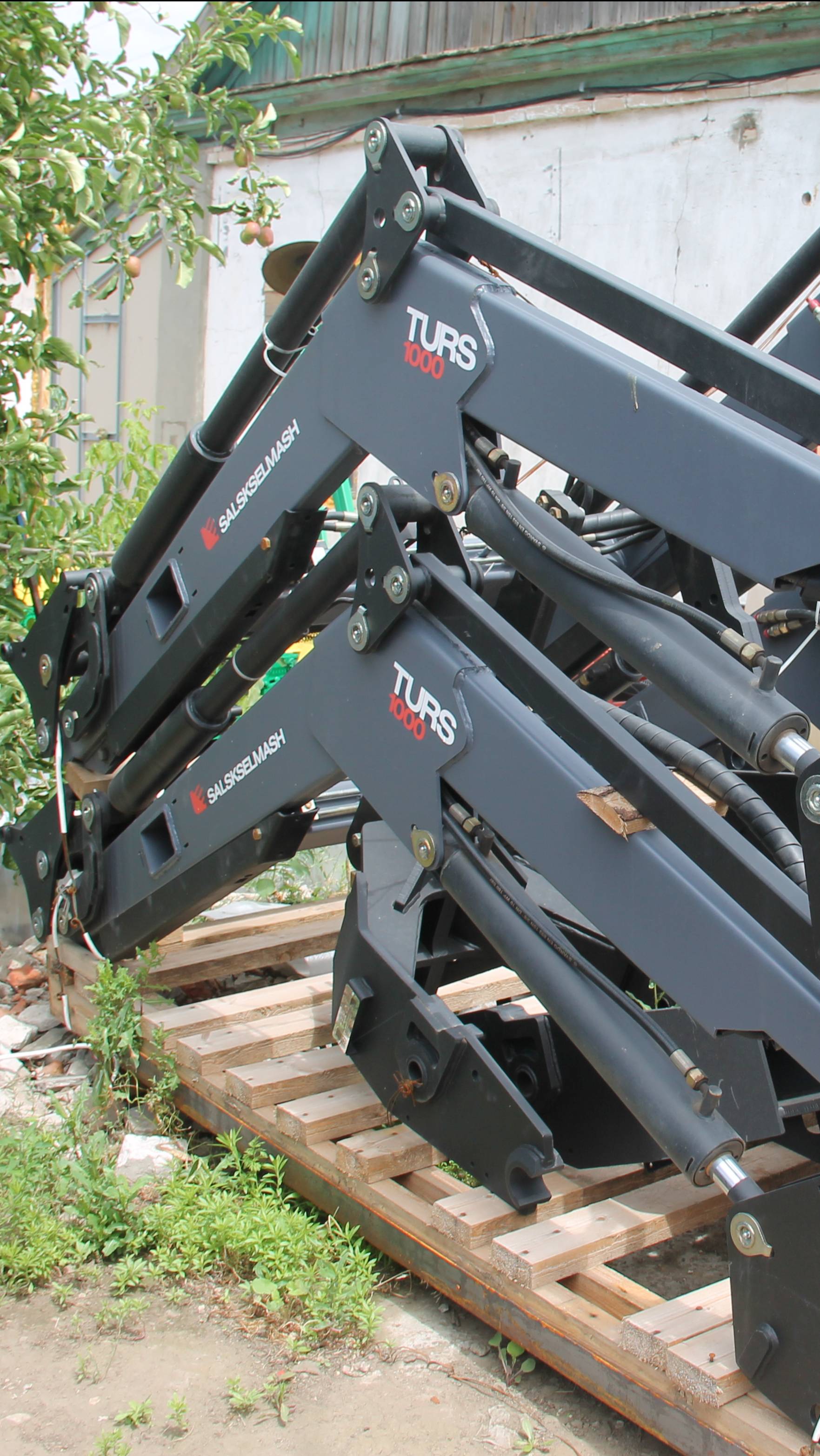 Фронтальный погрузчик TURS 1000