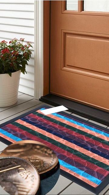 Почему все кладут монету под коврик в 2025 году