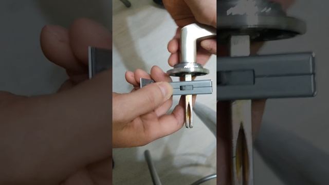 Заедает ручка межкомнатных дверей. Устраняем! (1)