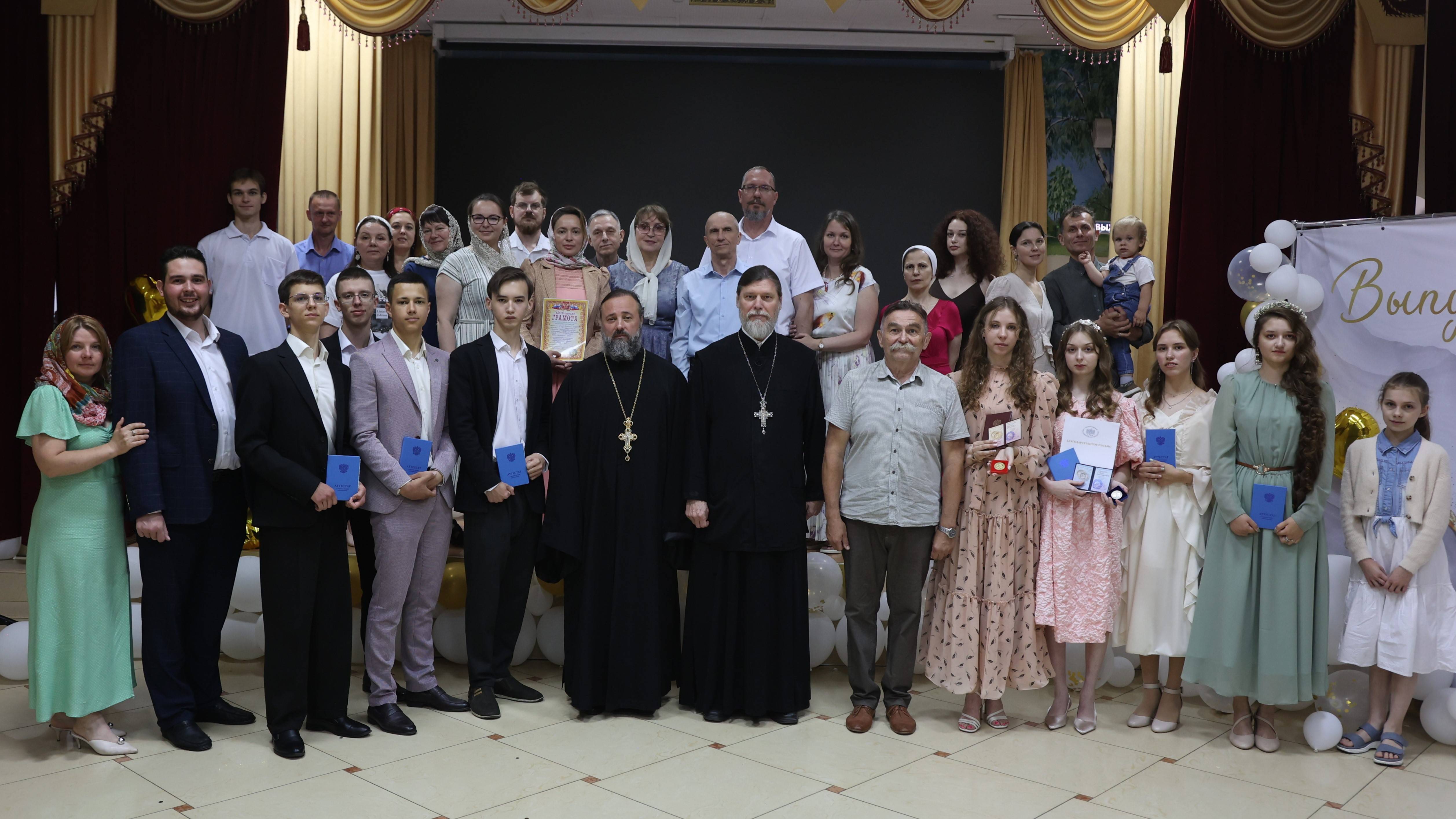 В Русской Православной школе состоялось вручение аттестатов о среднем образовании