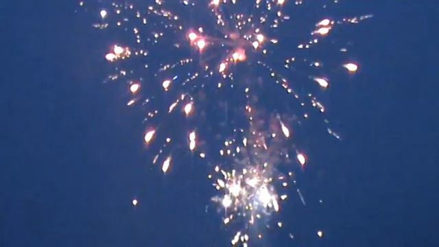 Салют во дворе нашего храма. Рождество 2016.