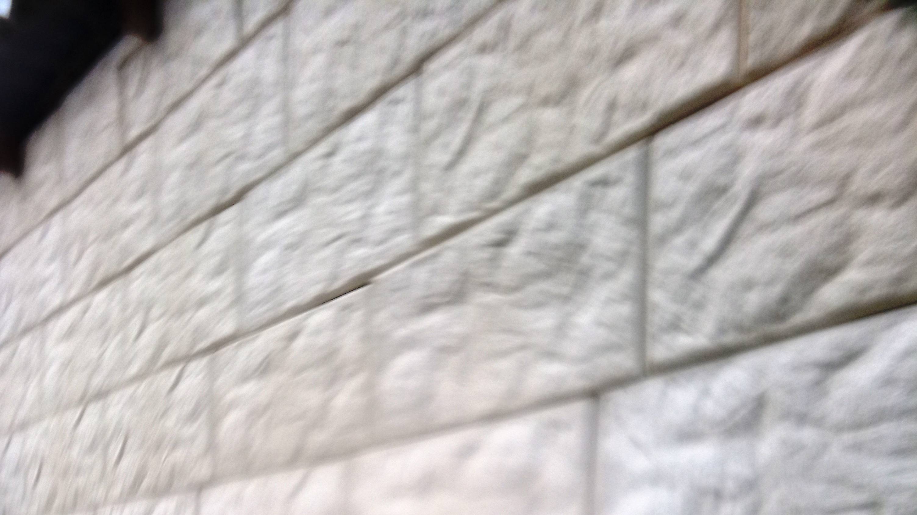 Облицовка дома плиткой Рваный камень сделанной из известняка по технологии битиш- бетон.