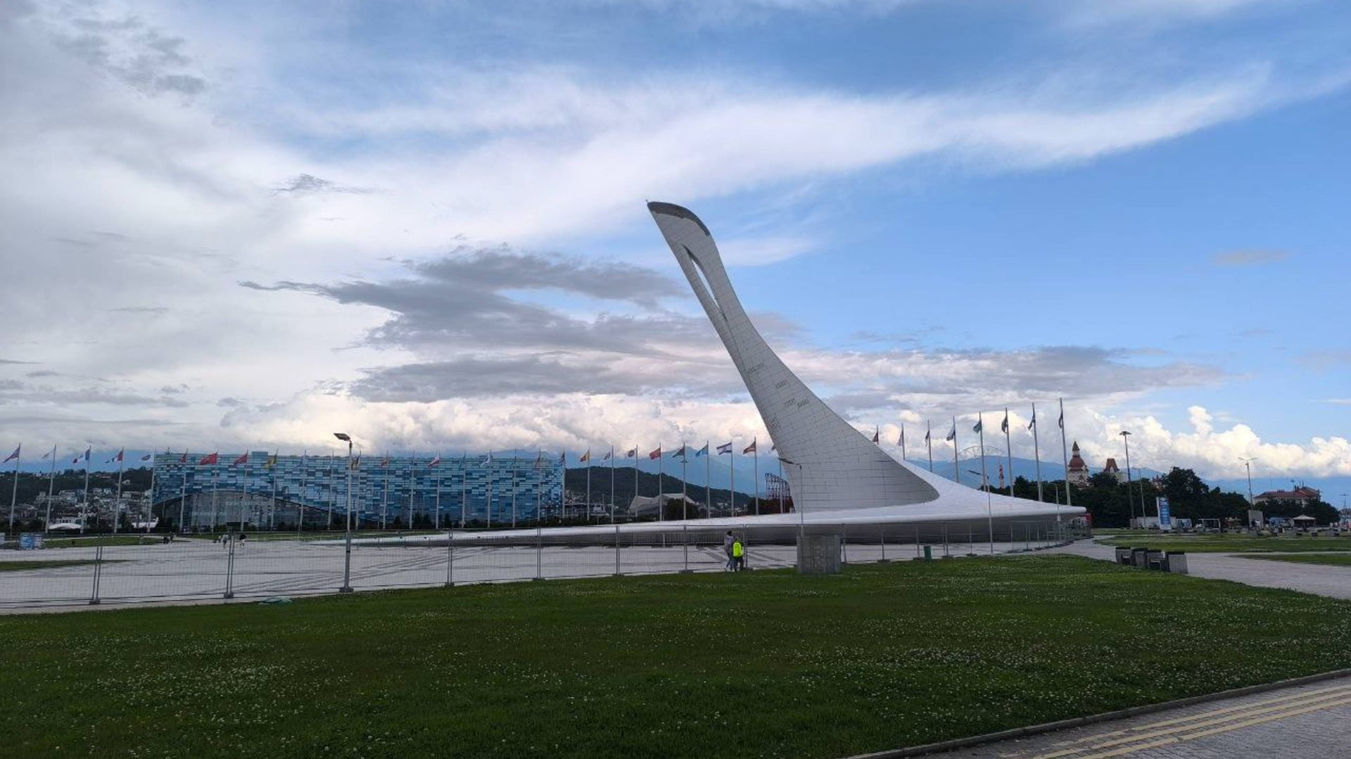 Рынок Адлера, Олимпийский парк, Ледовое шоу Навки