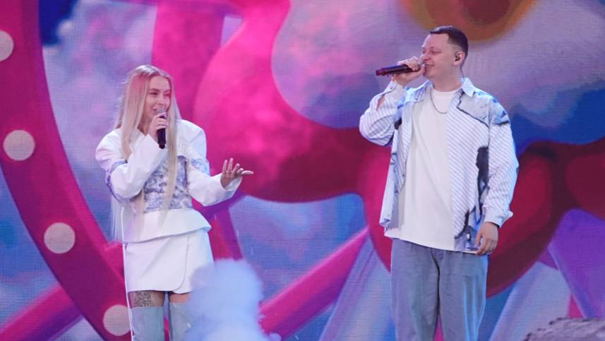 Открывшая «Алые паруса» группа «5Утра» напомнила выпускникам о первой любви