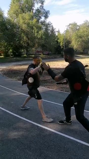 В мире, где за каждым охотится смерть, нет времени на сожаления или сомнения