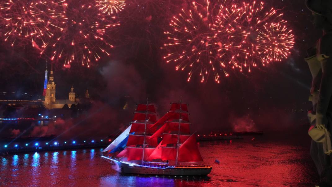 Выпускница из Кировской области ради «Алых парусов» преодолела путь в 15 часов