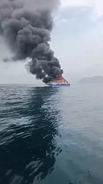 Катамаран в огне: шокирующие кадры, где всё могло закончиться иначе