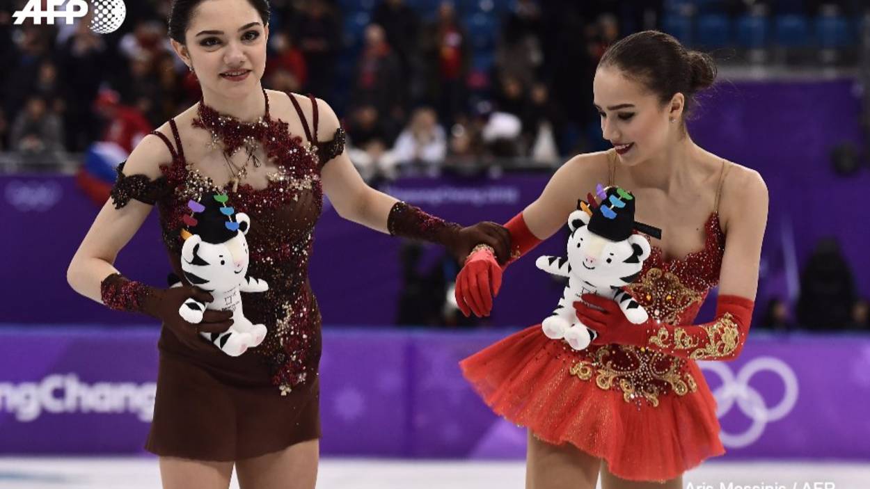 «Ты прости меня»: Алина Загитова и Женя Медведева вышли на лед и показали совместный номер