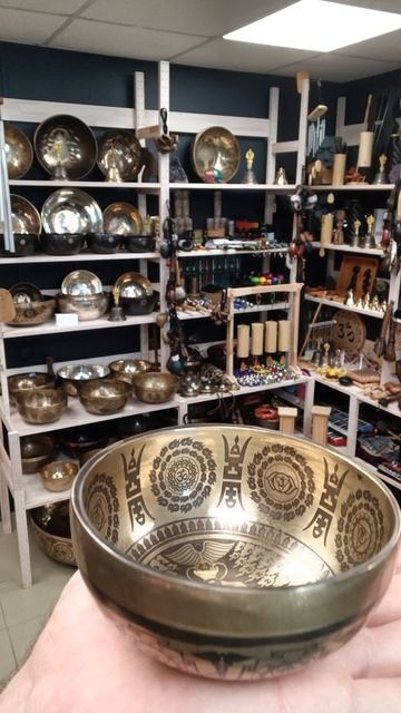 Кованая поющая чаша Bhutanese Luxury ( 10 см, нота: Ре, 587 Гц ) / Singing Bowl / shamanic.moscow