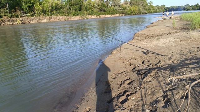 Поход на отдых к реке с "рыбалкой" бонусом.
