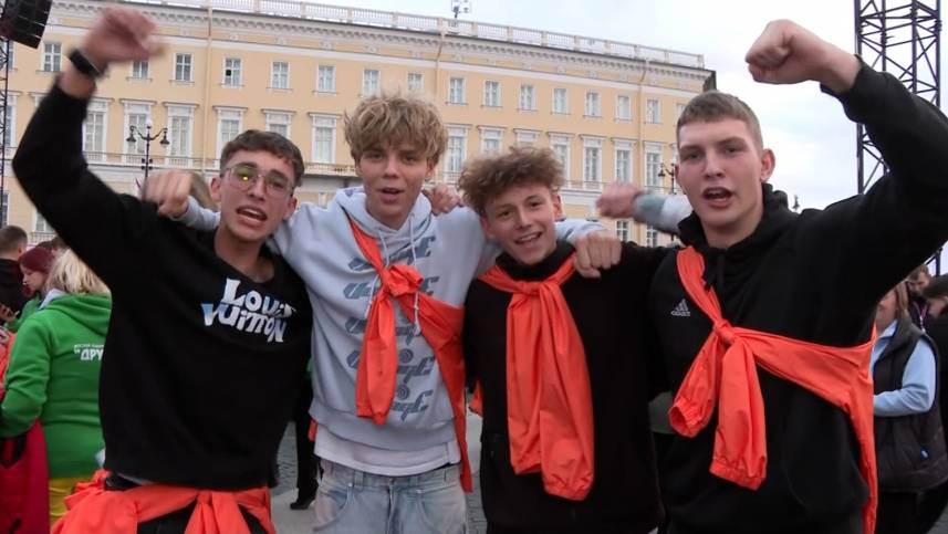 «Алые паруса» — два раза: школьники из Мариуполя на шоу в Санкт-Петербурге