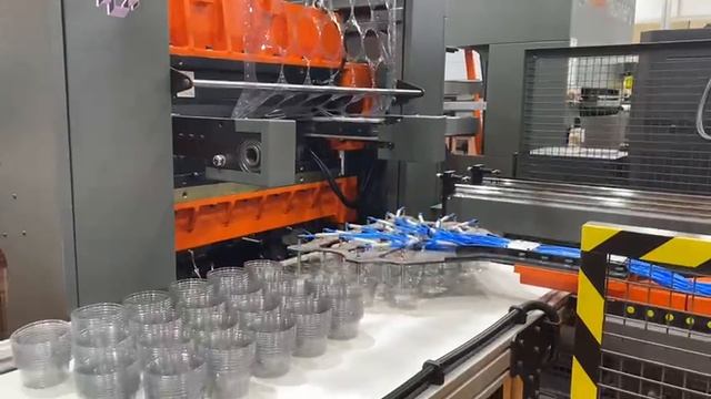 Термоформовочная машина ER 70 C для производства пластиковых стаканчиков