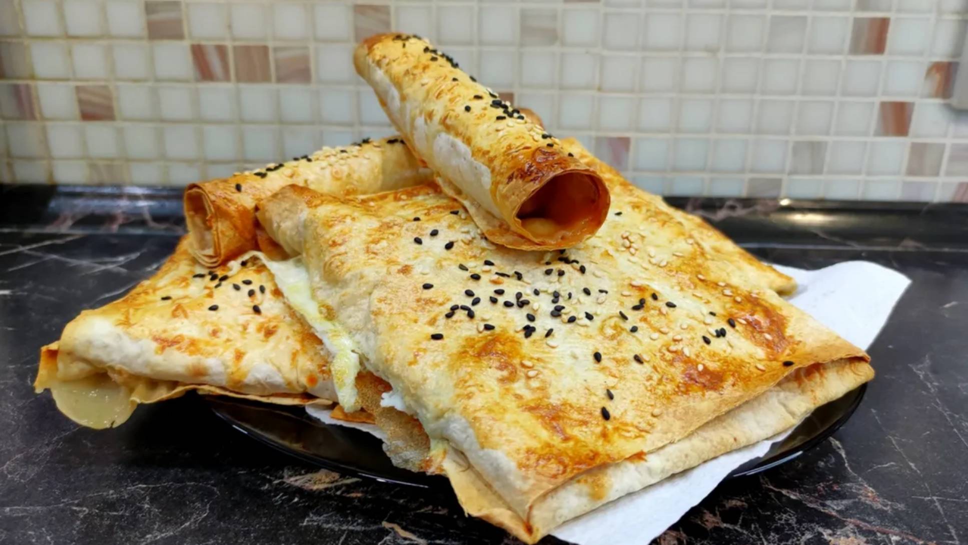 Лавашем с фаршем. Рецепт быстрого завтрака. Конверты из лаваша с начинкой.