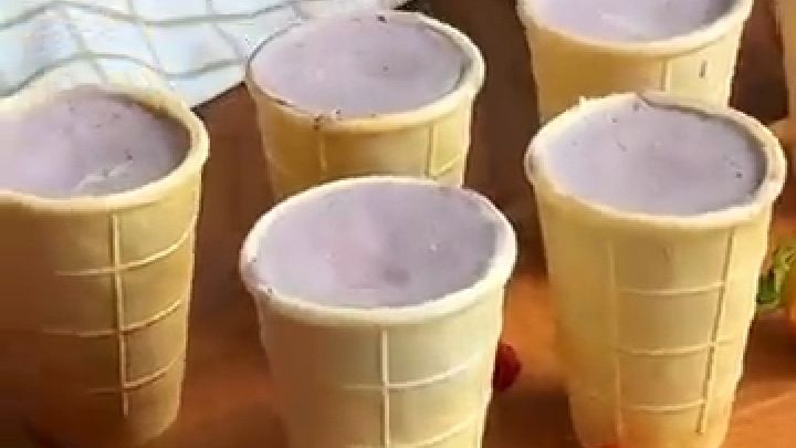 Домашнее МОРОЖЕНОЕ за 10 минут...🍦🍓😋    Рецепт в описании ✍️