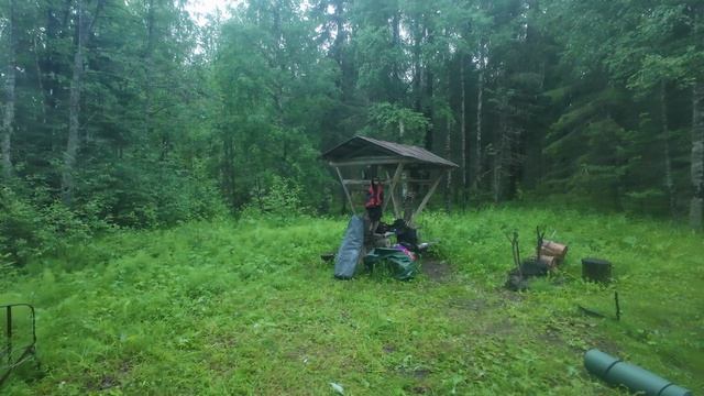 Сплав - река Андома ( место стоянки Девяткино 40 км. ))