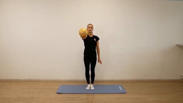 Удержание мяча перед собой