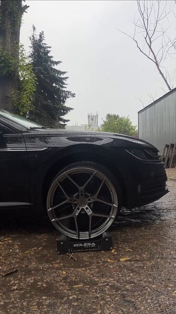 Volkswagen Arteon на примерке дисков в 20-ом диаметре