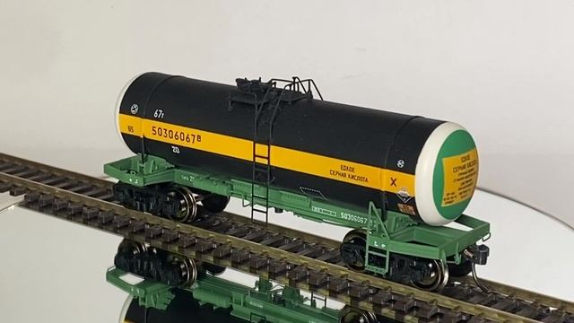 Модель цистерны 15-1548 из набора для самостоятельной сборки