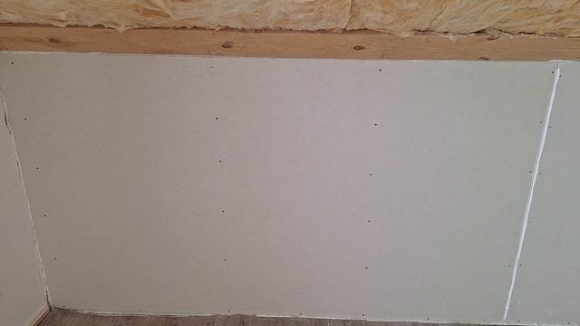 Шикарное море. Утепляю после застройщика потолок.