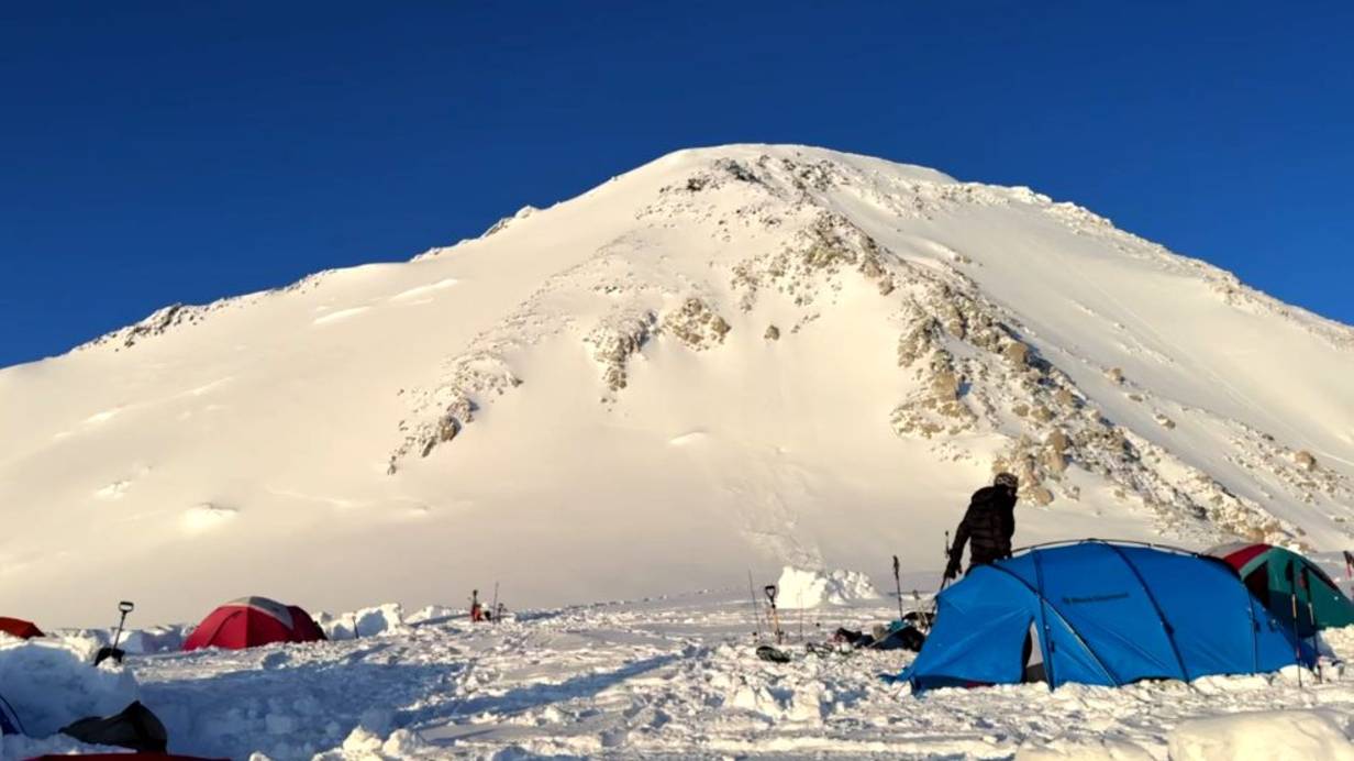 Команда Клуба 7 Вершин №1 в штурмовом лагере. Завтра - попытка восхождения на Денали