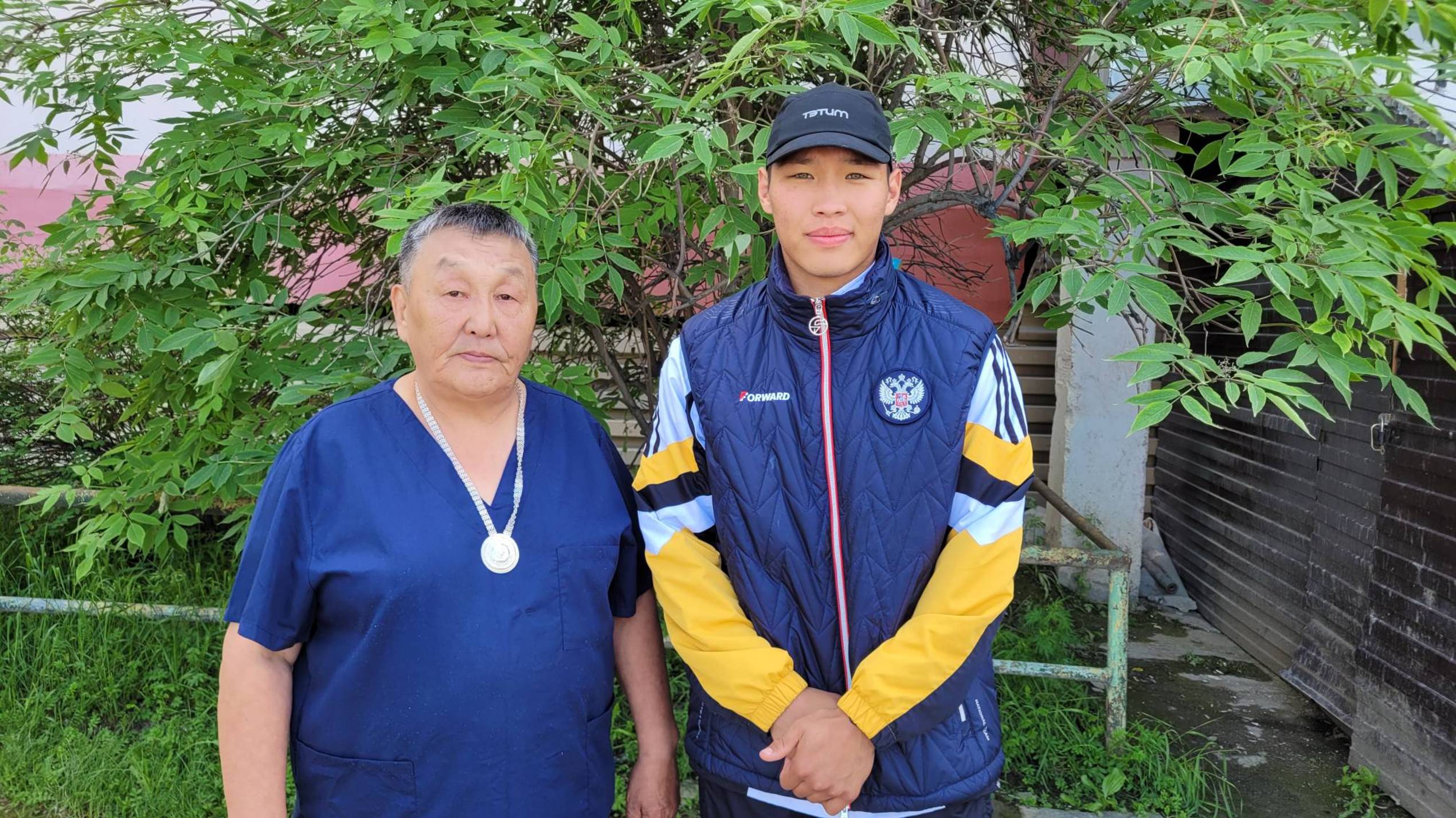 Эмчит - Виктор Семенович Кривошапкин и призер Игр Дыгына-2025 - Артем Дьяконов