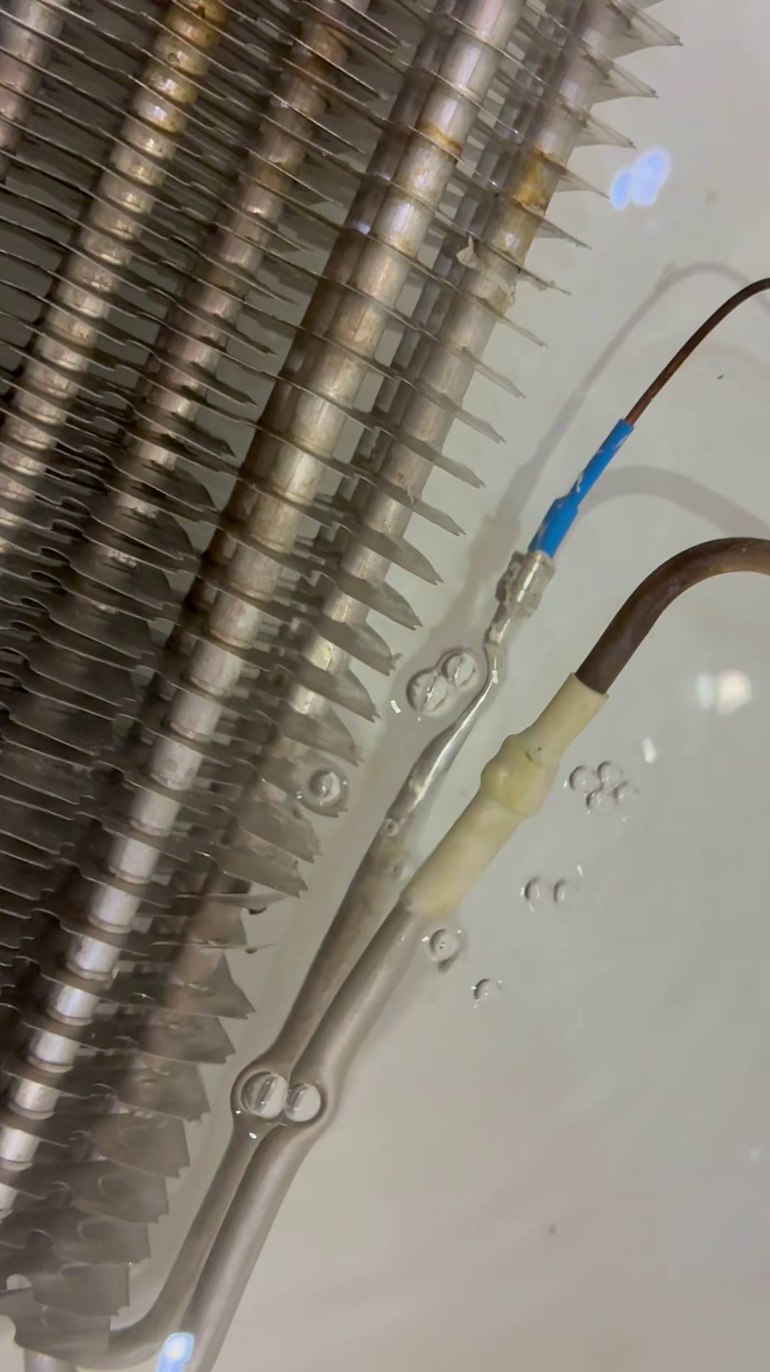 Утечка на испарителе AEG Santo