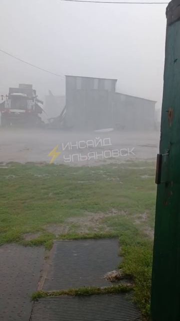 ⚡️ Такая погода сейчас в Чердаклах  Говорят, идёт на Ульяновск.  Готовимся 😬