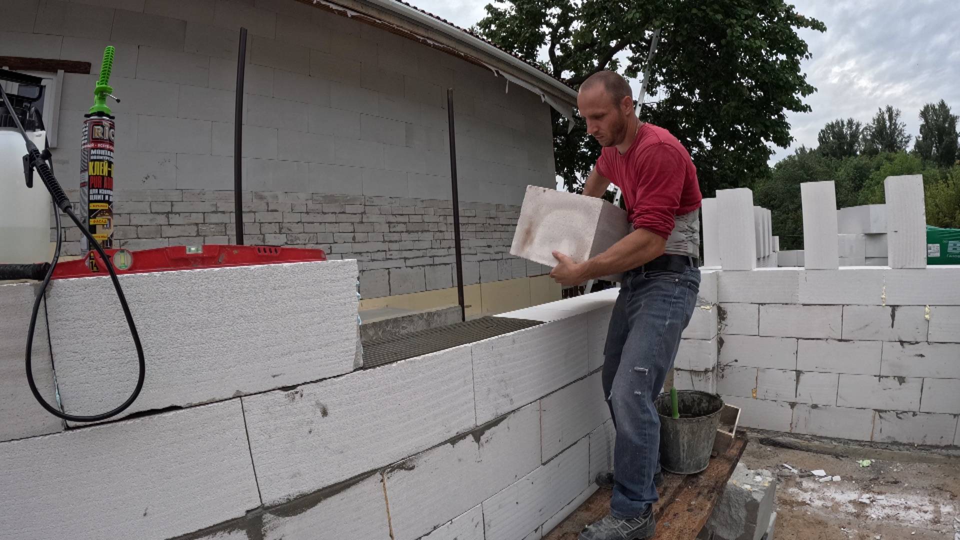 СТРОЮ ДОМ В ОДИНОЧКУ ВЫЛОЖИЛ ПОЛ ЭТАЖА #строюдом #доммечты #домснуля