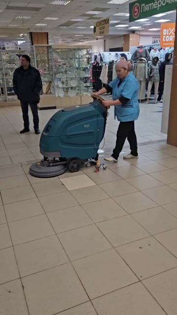 Работа Wellland F45 в торговом центре