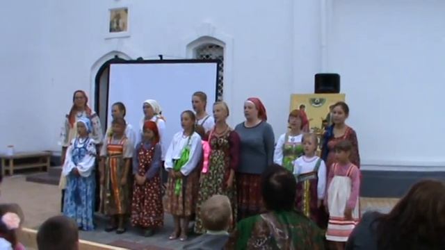 Пение духовного стиха "Христос воскрес, Сын Божий".