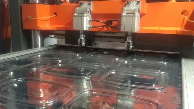 Изготовление ПЭТ-крышек на термоформовочной машине ER 70-4 XL F
