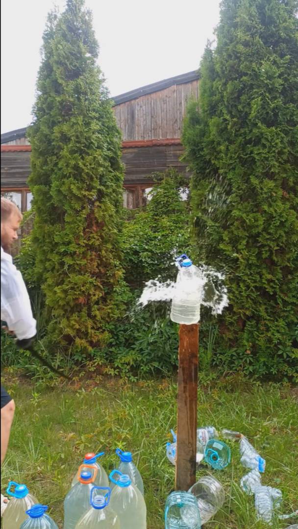 Тамэсигири японским мечом катана на природе от школы кендзюцу Katana Club.