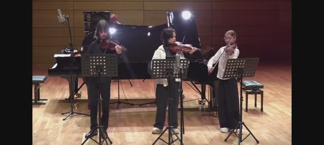 Арсений Стрельников, Верóника Савченко, Валерия Тарбеева "Цветик-семицветик".mp4