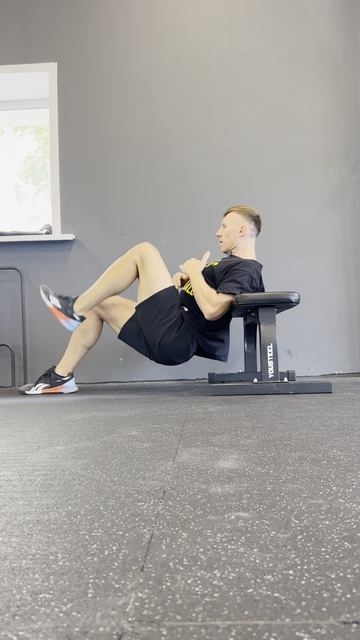 ягодичный мост на 1 ноге с опорой в скамью