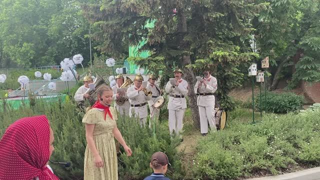 танец "Летка Енка" - духовой оркестр Пожарных