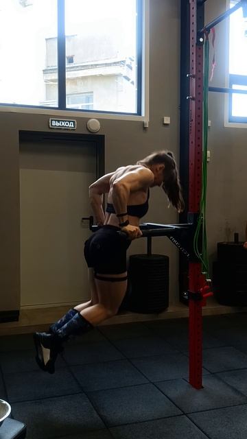 Отжимания в брусьях.mp4